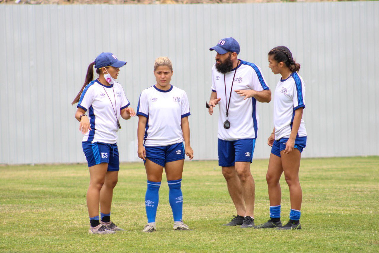 Eric Acuña: "He tenido más de 100 jugadoras de Estados Unidos y tenemos ...